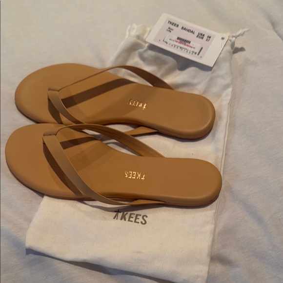 TKEES | Shoes | Tkees Tan Sandals With Vshaped Straps And Rubber Soles ...